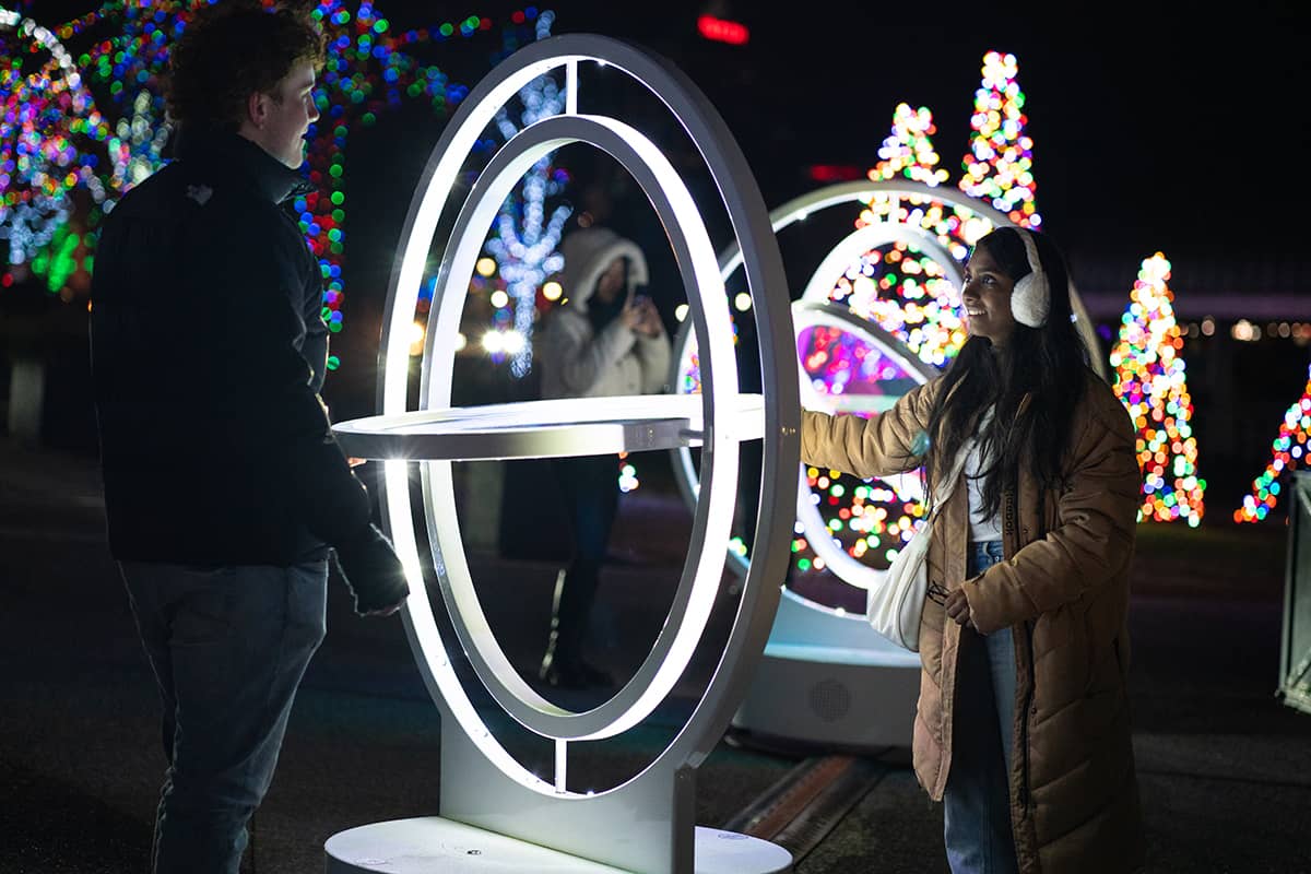 Optik - a colorful & playful Creos interactive installation